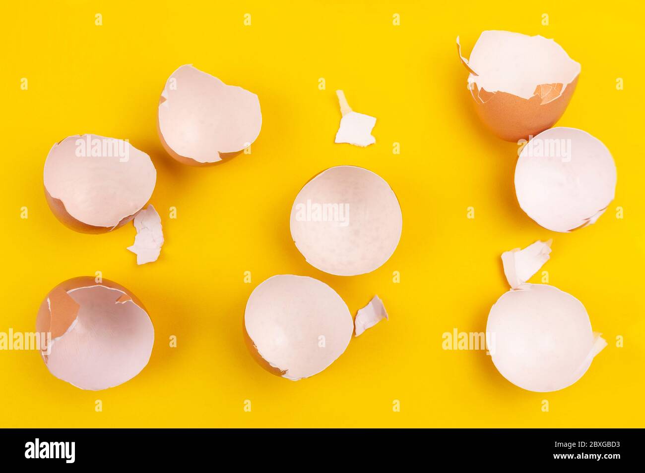 Broken raw free range brown egg hi-res stock photography and images - Alamy