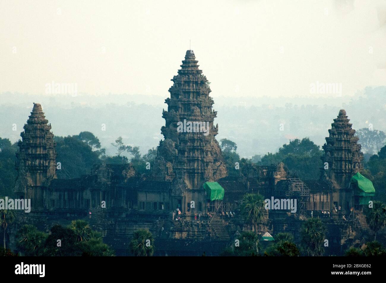 Angor wat temples hi-res stock photography and images - Alamy