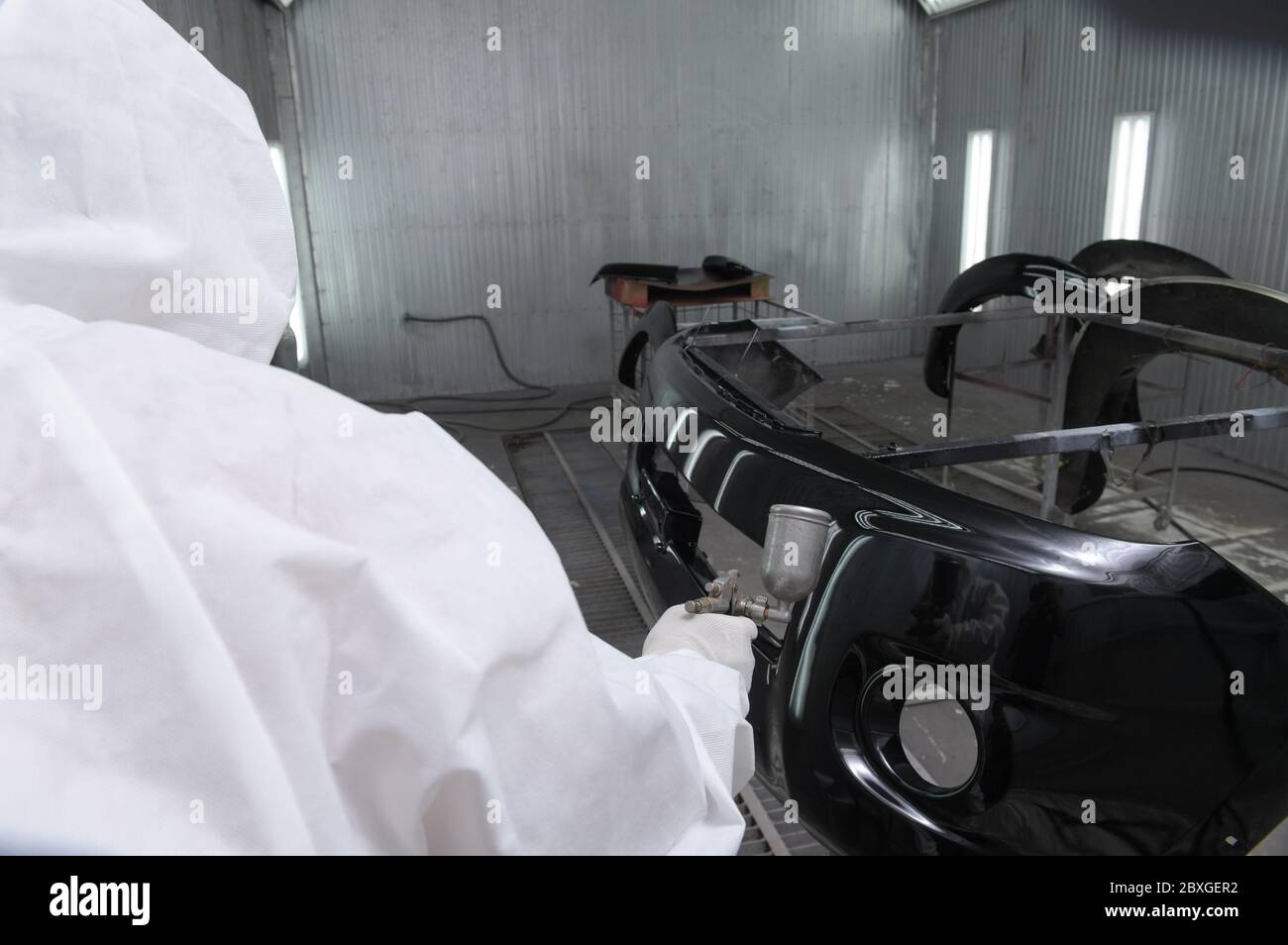 Mechanic spray paint hi-res stock photography and images - Alamy