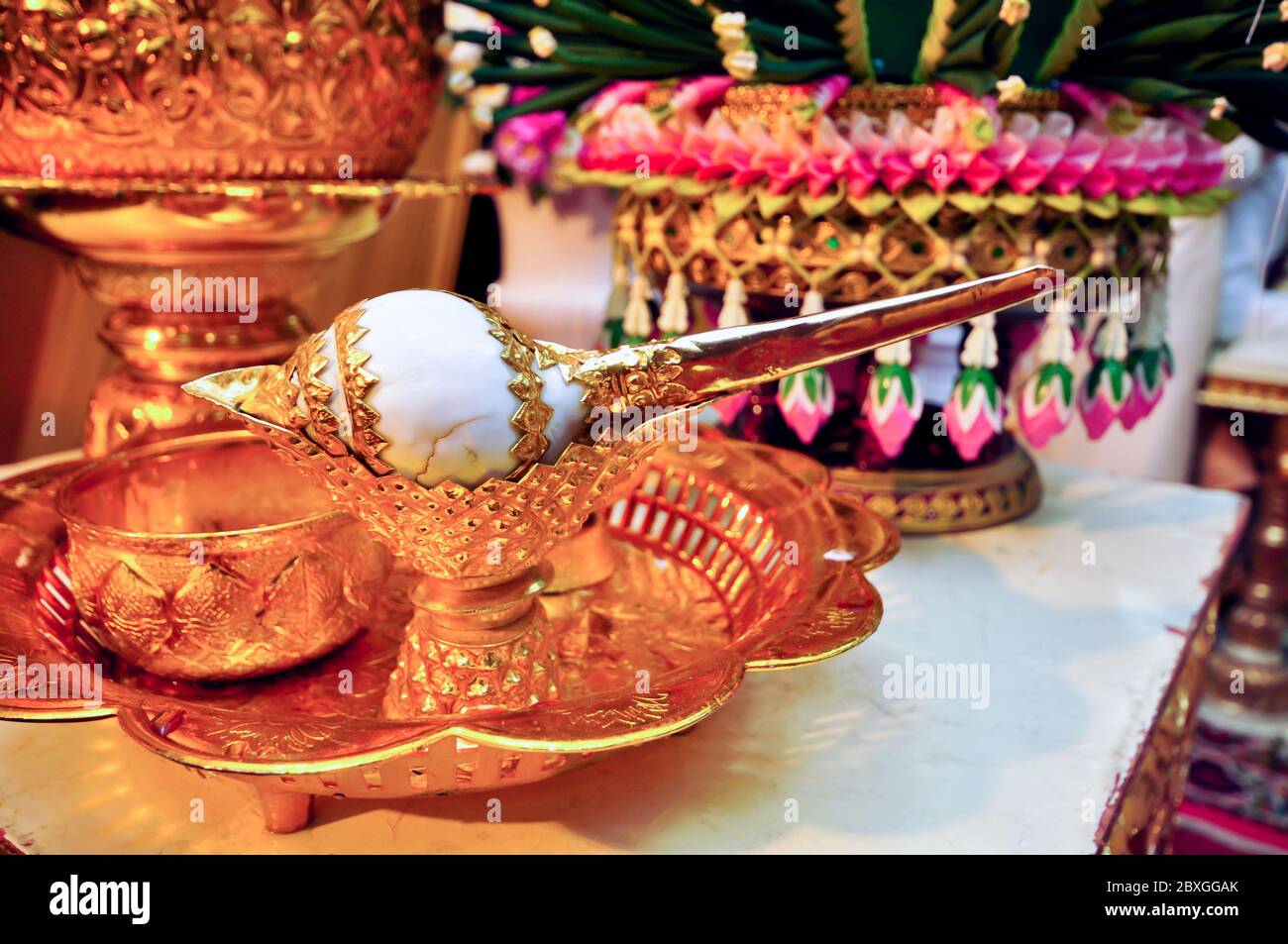Thai wedding conch shell traditional hi-res stock photography and ...