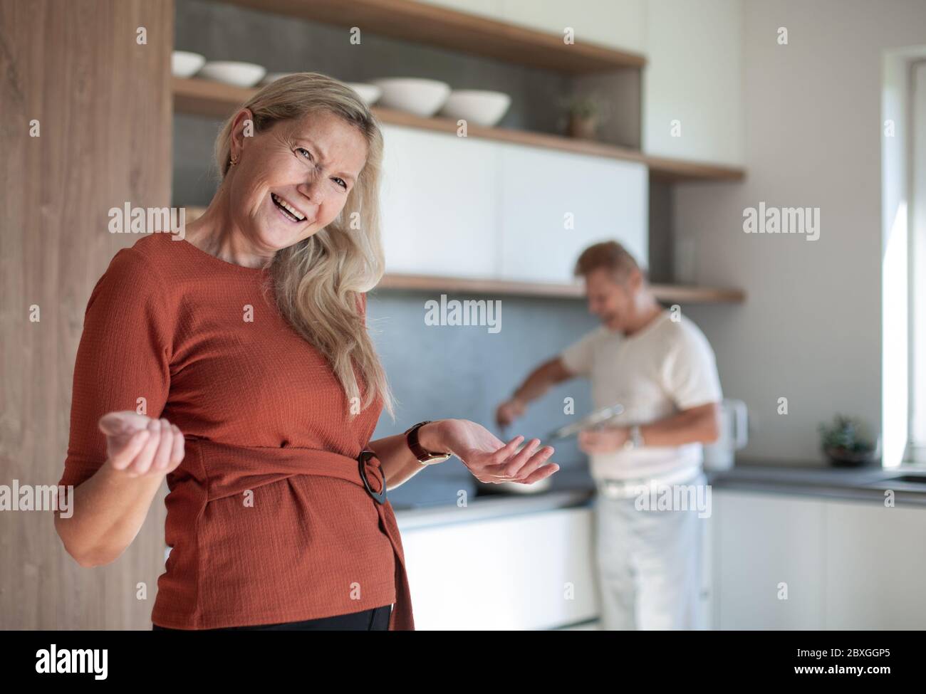 friendly sweet woman inviting to her kitchen Stock Photo - Alamy