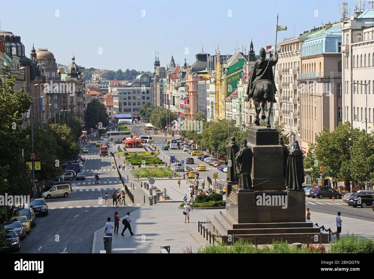 Noon urban scenery hi-res stock photography and images - Alamy