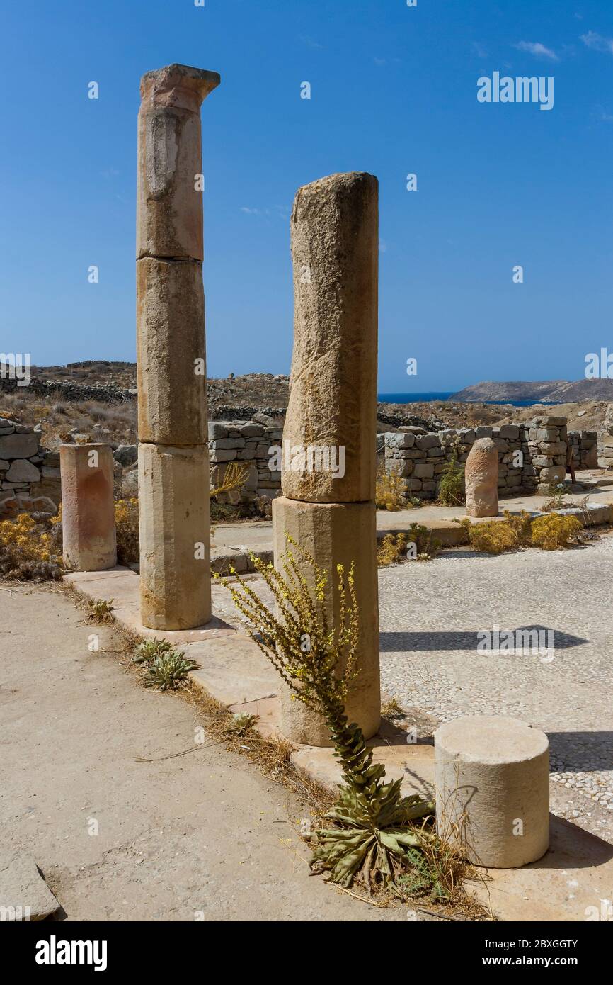 Delos temple ruins columns hi-res stock photography and images - Alamy