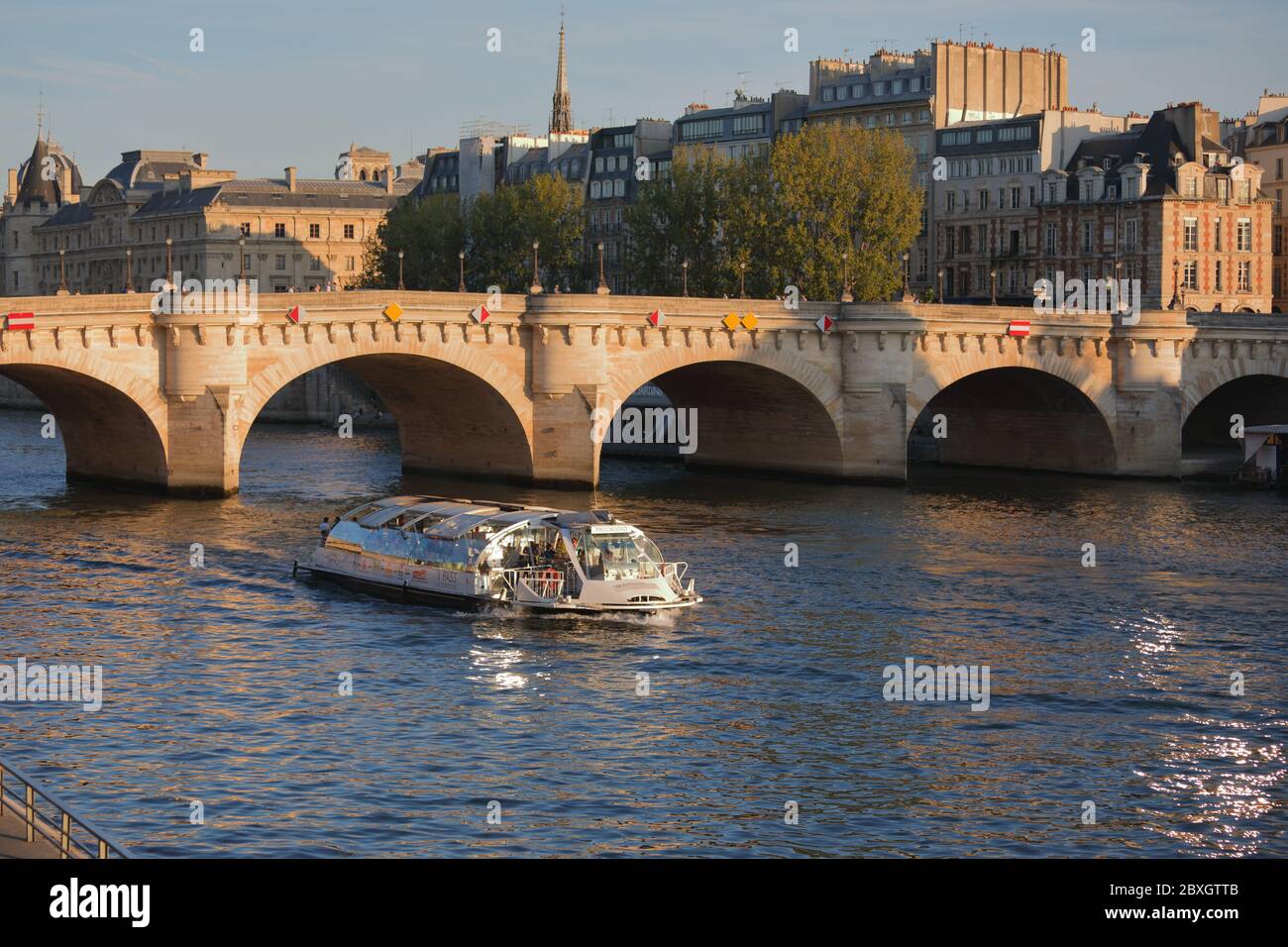 1578 built pont neuf bridge hi-res stock photography and images - Alamy