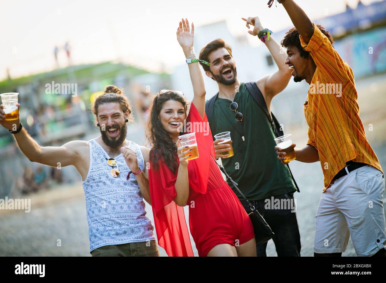 Friends at outdoor concert hi-res stock photography and images - Alamy