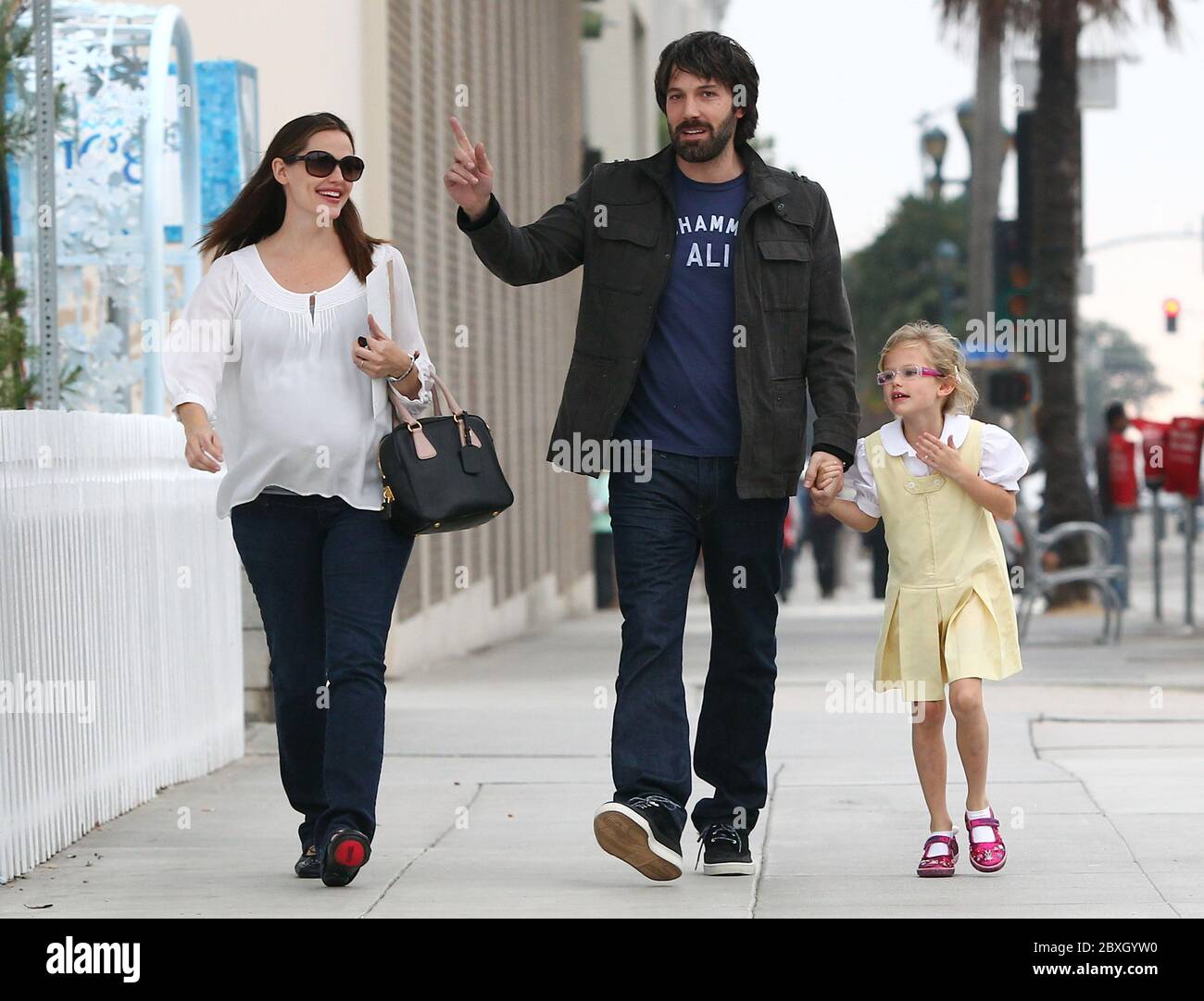 Ben Affleck, Jennifer Garner with their daughter Violet Affleck visit ...