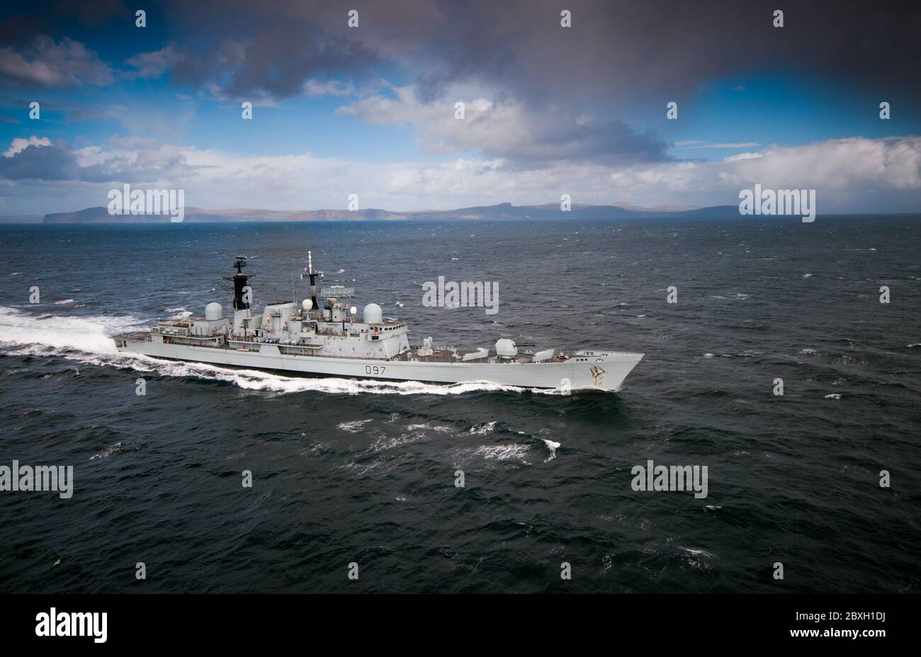 Us destroyer ship ww2 hi-res stock photography and images - Alamy