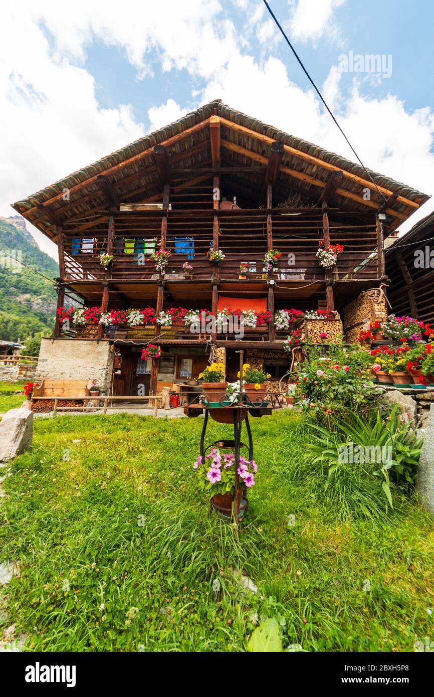 Typical Walser style houses in Pedemonte, Alagna Valsesia, Piedmont ...
