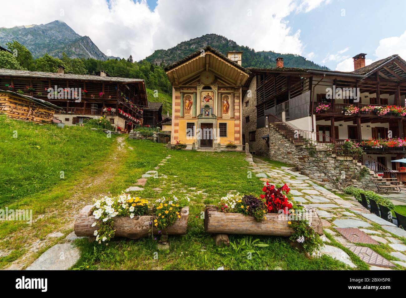 Typical Walser style houses in Pedemonte, Alagna Valsesia, Piedmont ...