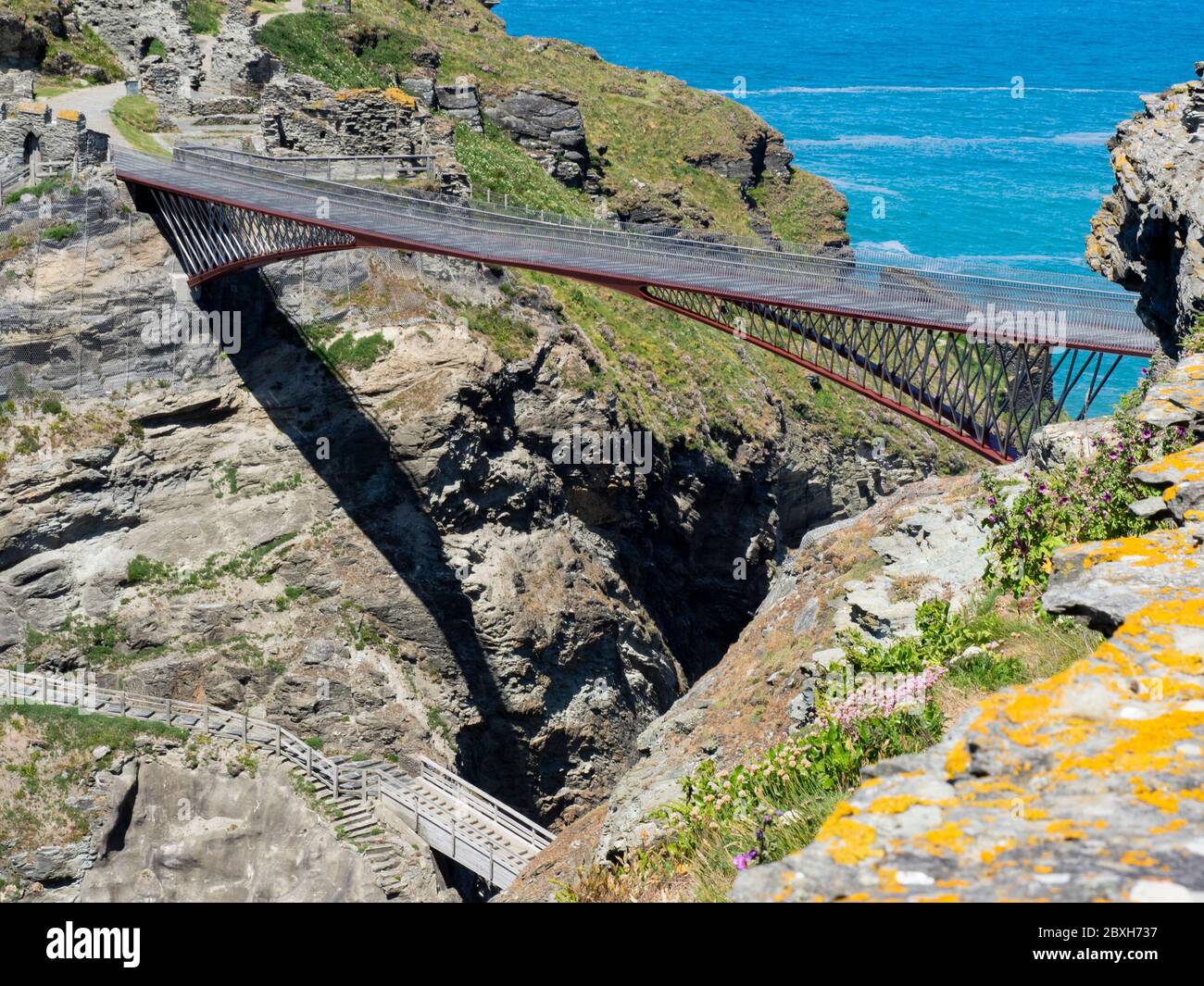 Old metal bridge uk hi-res stock photography and images - Alamy
