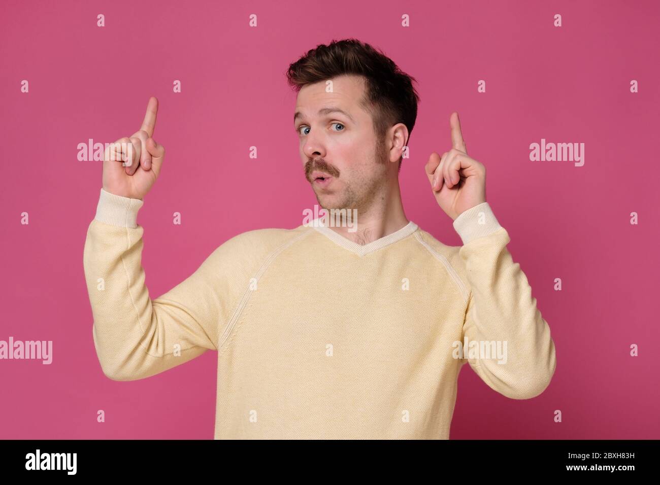 Man advicing to a young man hi-res stock photography and images - Alamy