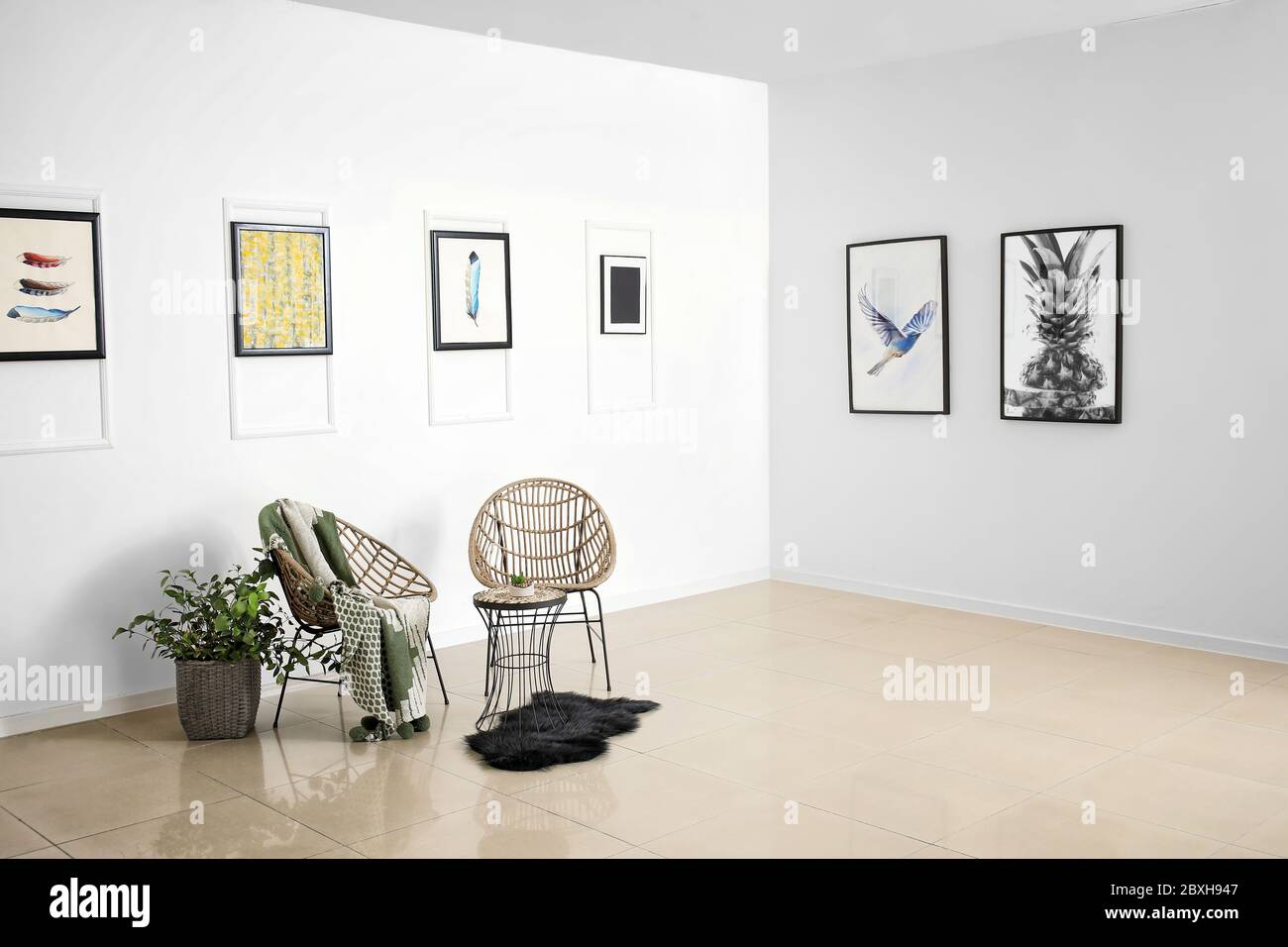 Interior of modern art gallery Stock Photo - Alamy