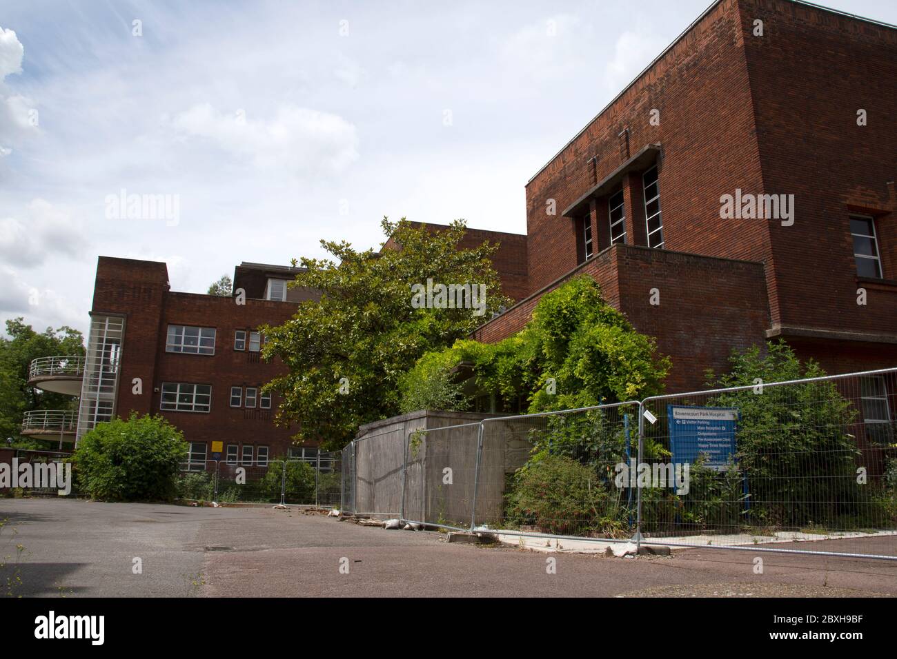 Hospital art deco hi-res stock photography and images - Alamy
