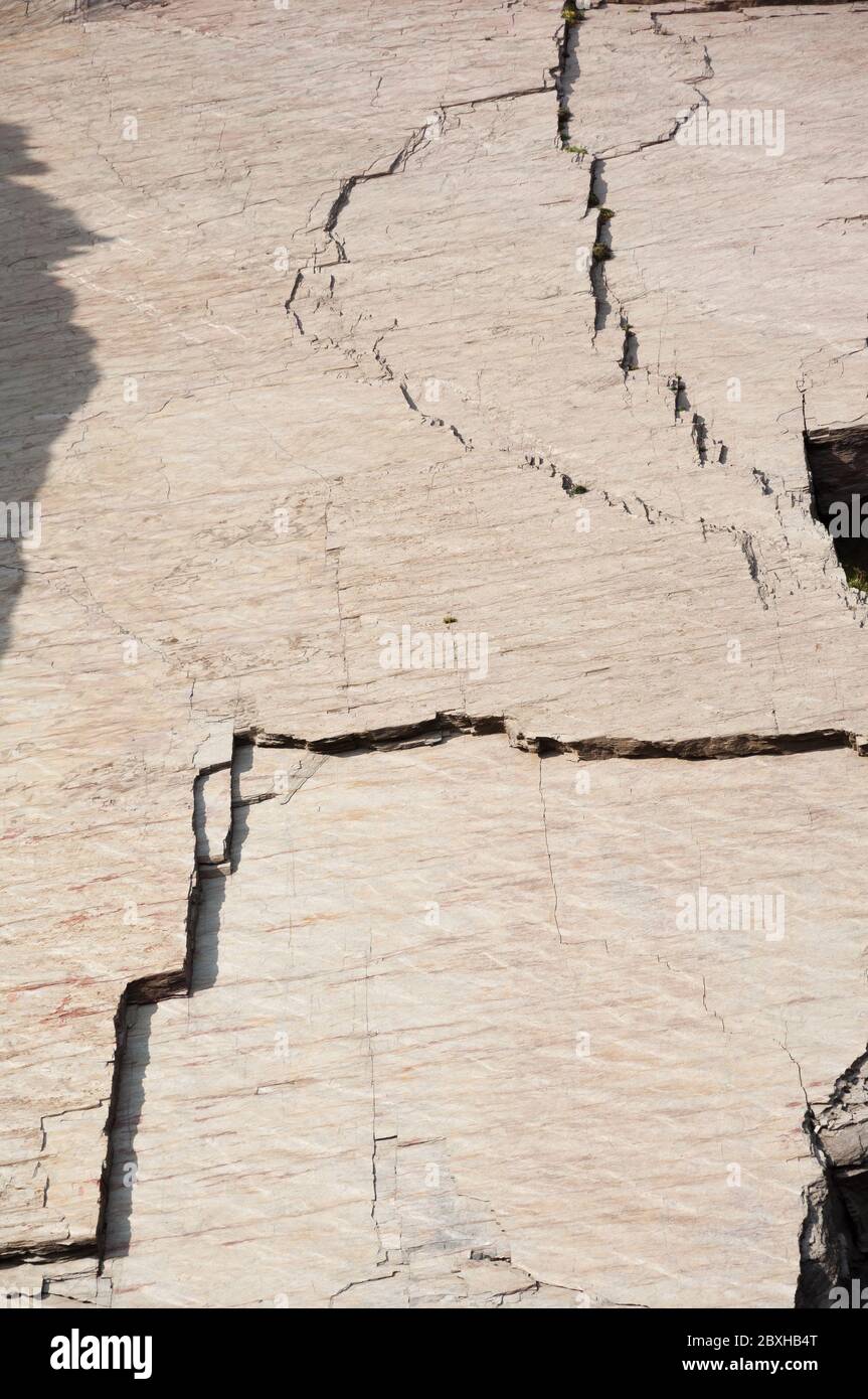 Fissures on rock hi-res stock photography and images - Alamy