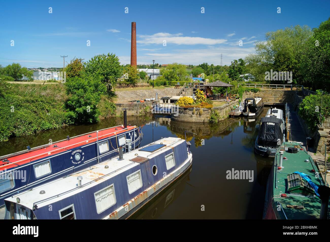 Calder and hebble navigation canal hi-res stock photography and images ...