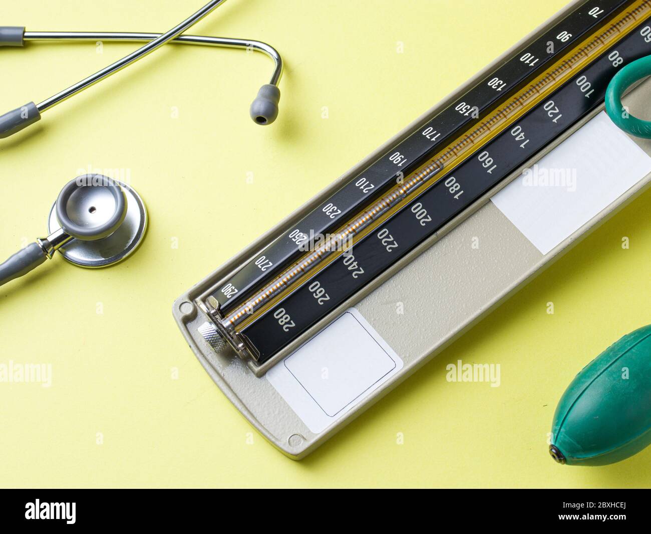 Vintage Sphymomanometer A Blood Pressure Measuring Machine Stock vintage-sphymomanometer-a-blood-pressure-measuring-machine-stock
