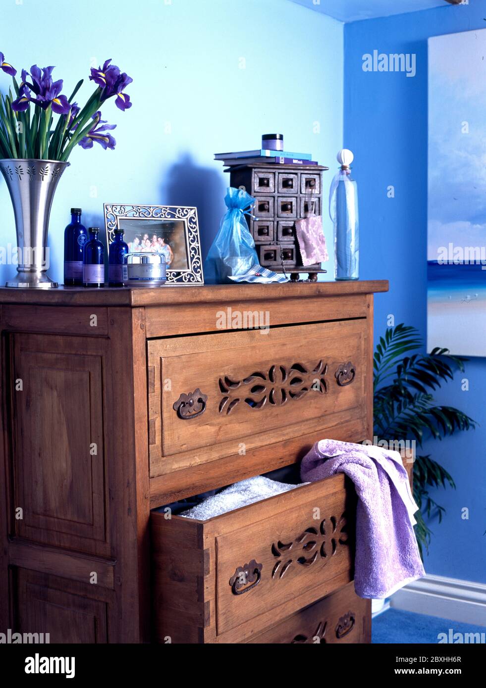 Chest interior hi-res stock photography and images - Alamy