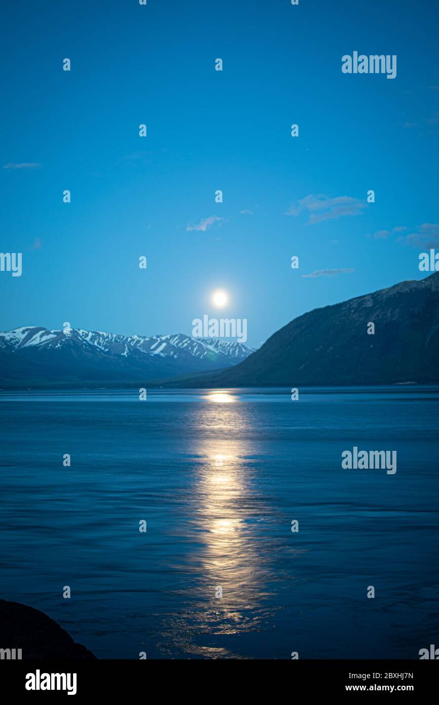 Moon and the alaska range hi-res stock photography and images - Alamy