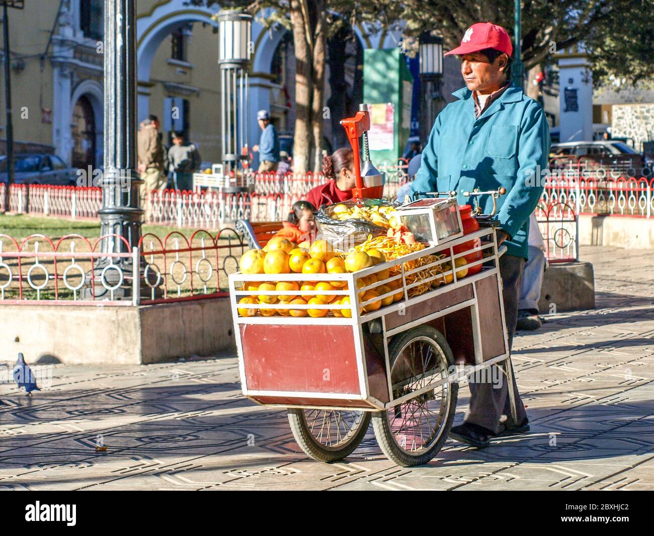 Fruit juice seller hi-res stock photography and images - Alamy