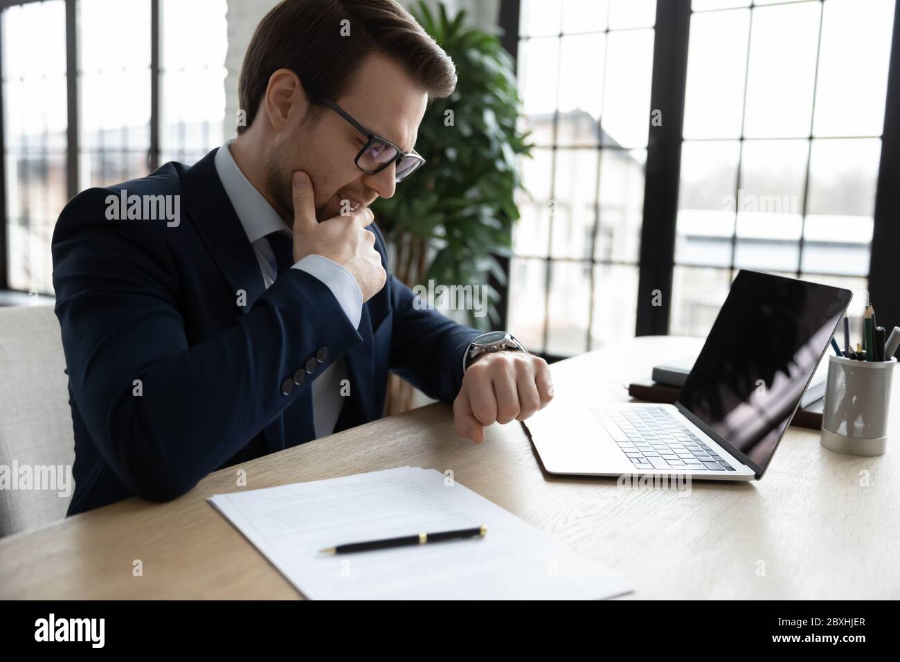 Calendar plan screen hi-res stock photography and images - Alamy