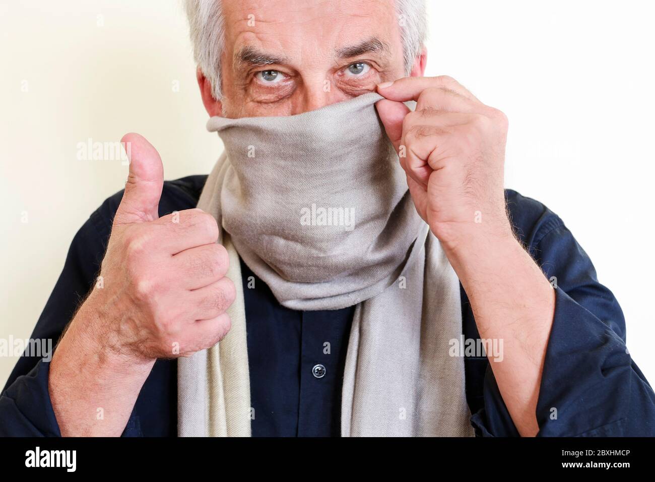 The man shows how to make a mask against a virus from a regular scarf ...
