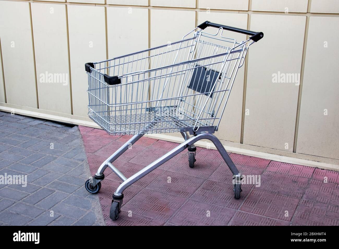 Empty shopping trolley for groceries close up Stock Photo - Alamy