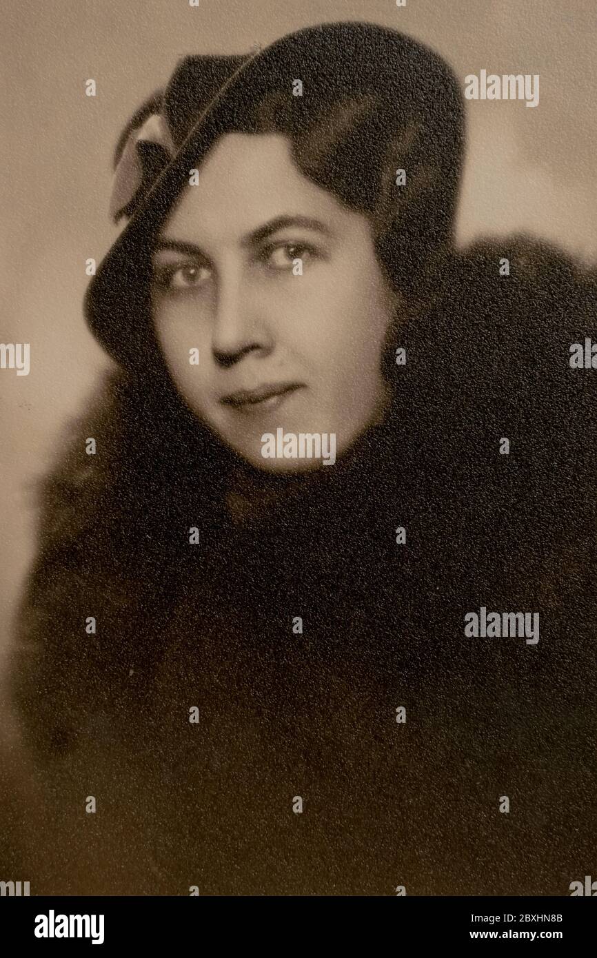 People women 1930s germany portrait hi-res stock photography and images ...