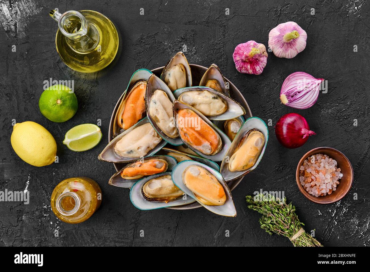 Half open shell hi-res stock photography and images - Alamy