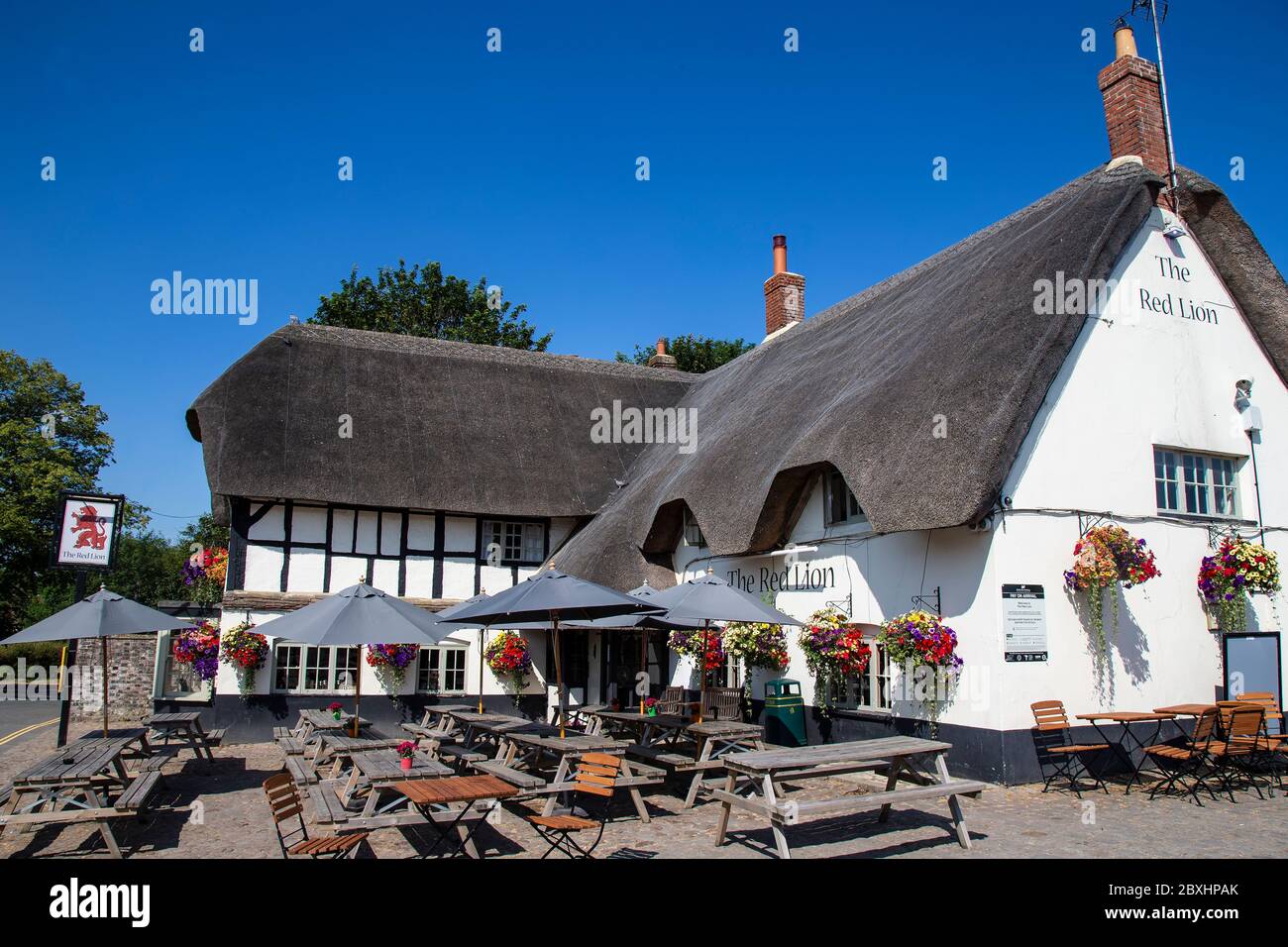 The red lion pub florrie hi-res stock photography and images - Alamy