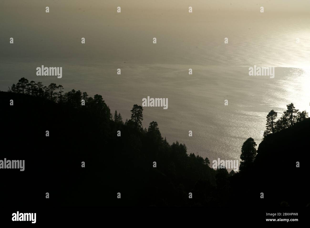 ocean behind a cliff in the back light Stock Photo - Alamy