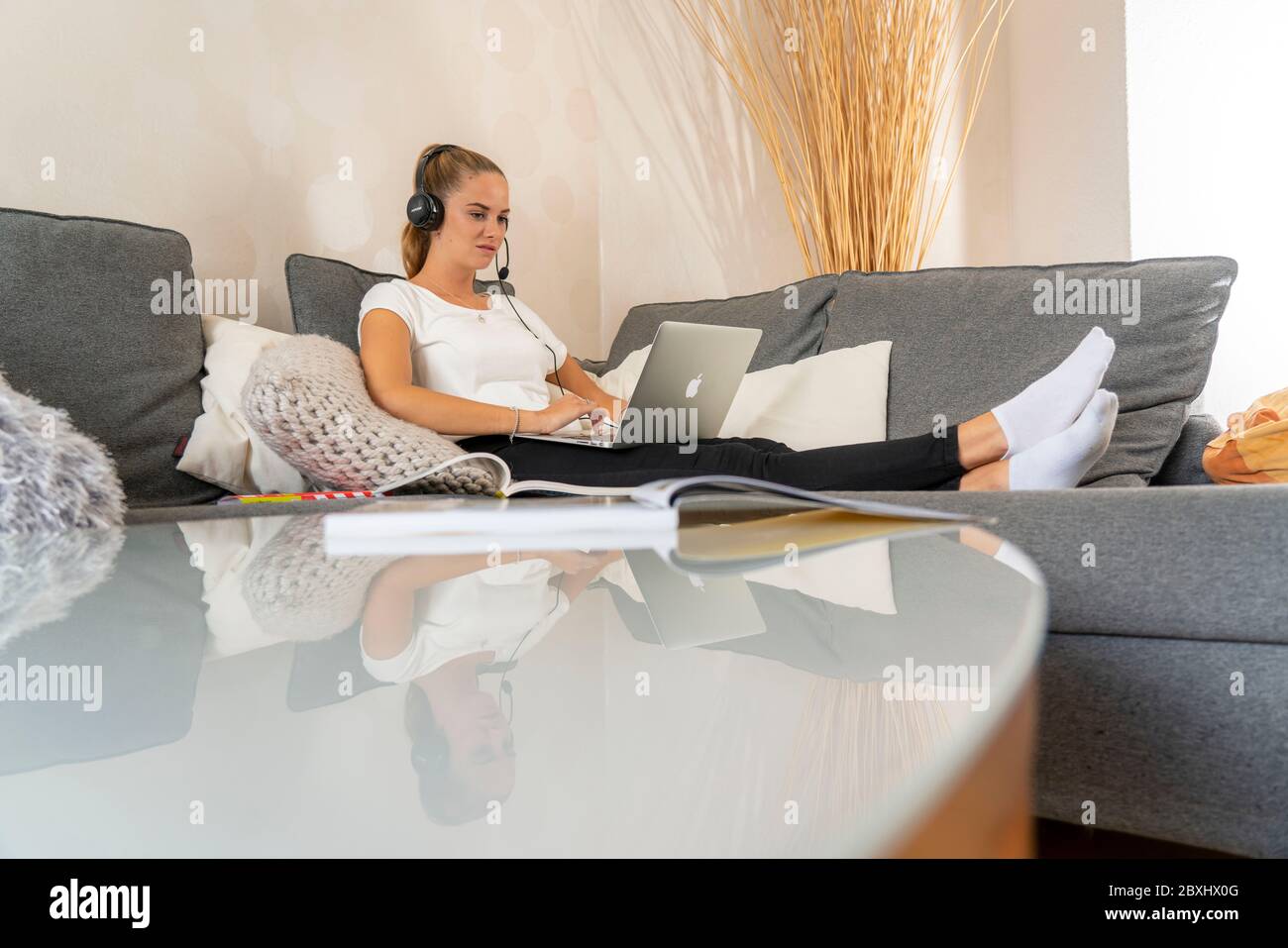 Student Students Microphone High Resolution Stock Photography and ...