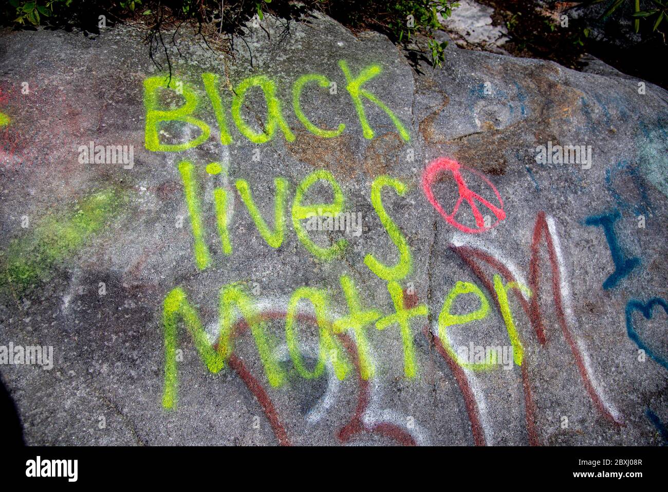 Blm spray paint graffiti hi-res stock photography and images - Alamy