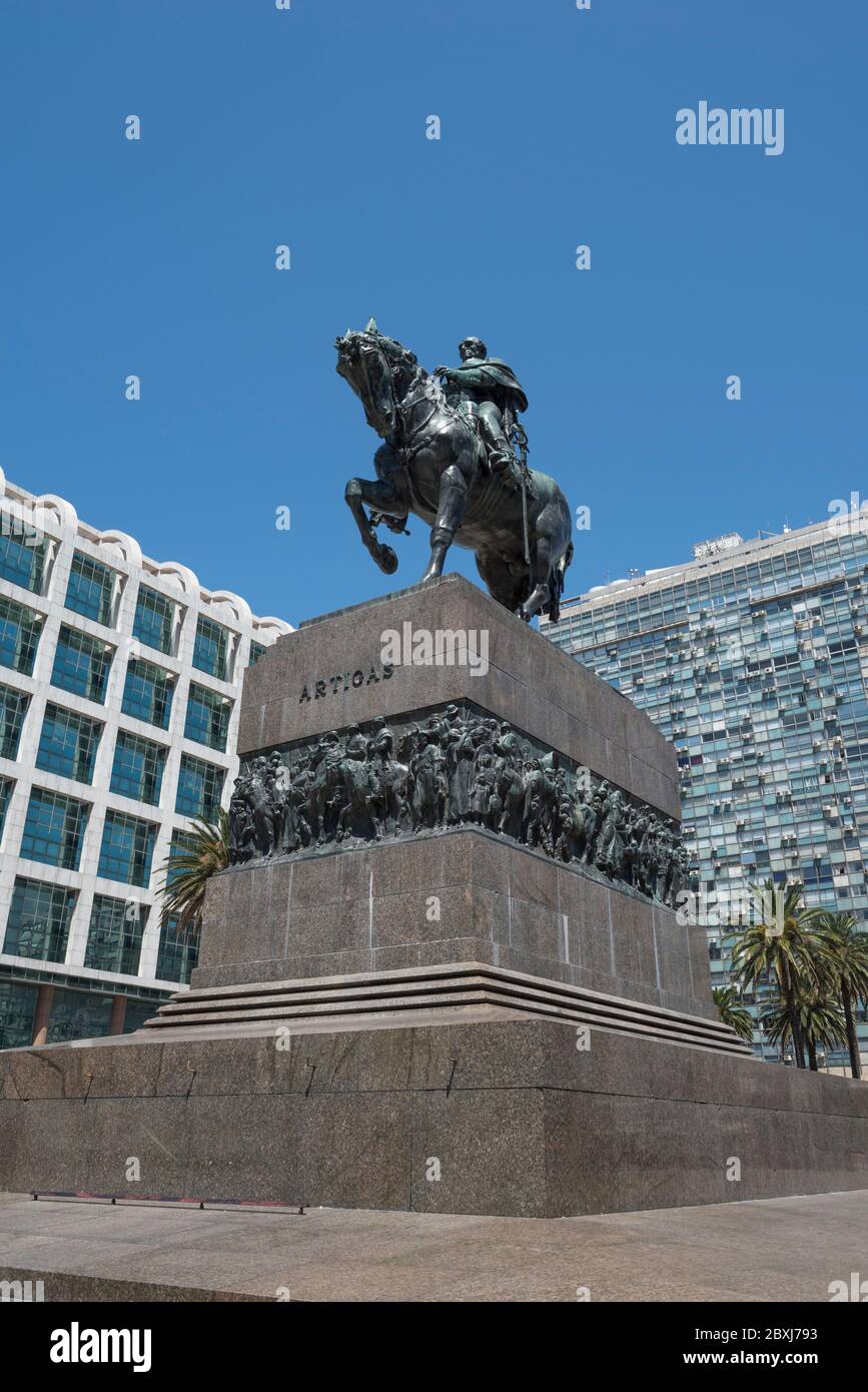 The monument to Uruguayan hero José Artigas in Independence square ...