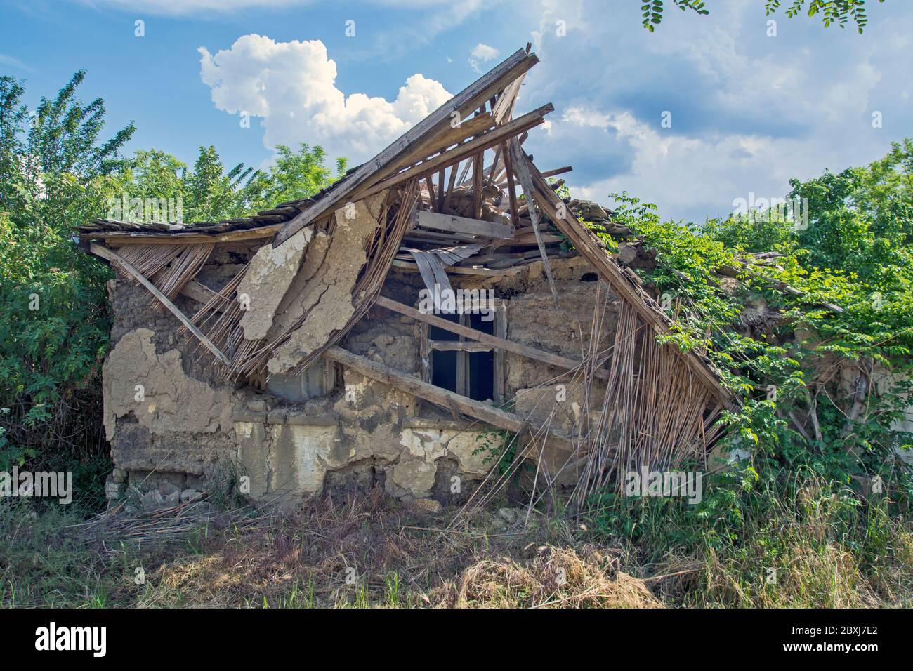 Ruins of an old house that has collapsed due to deterioration Stock ...