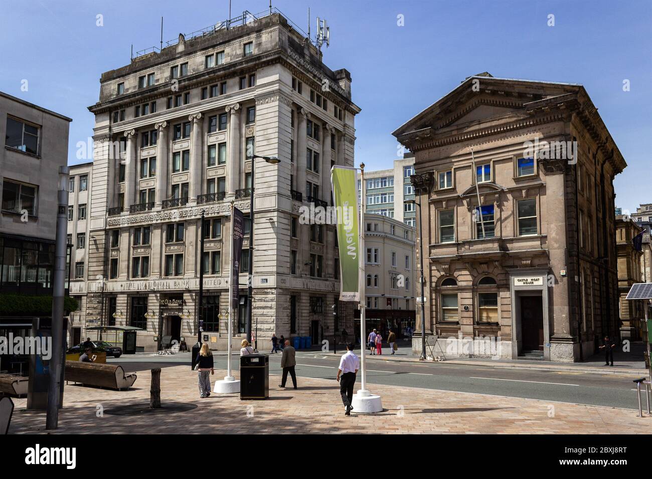 Historic buildings on James street, Liverpool. The Old Bank and Castle ...