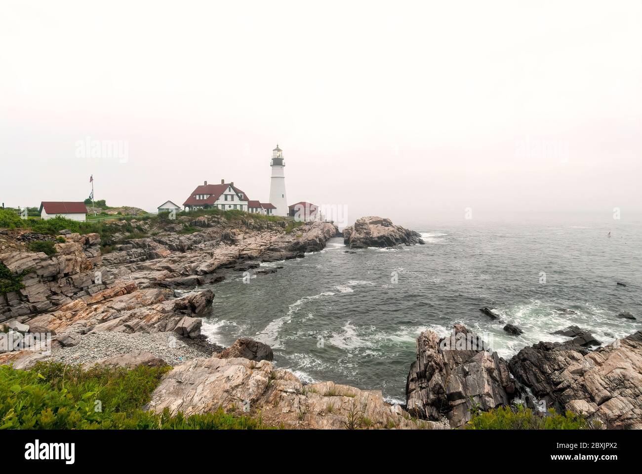 Maine coast red roof hi-res stock photography and images - Alamy