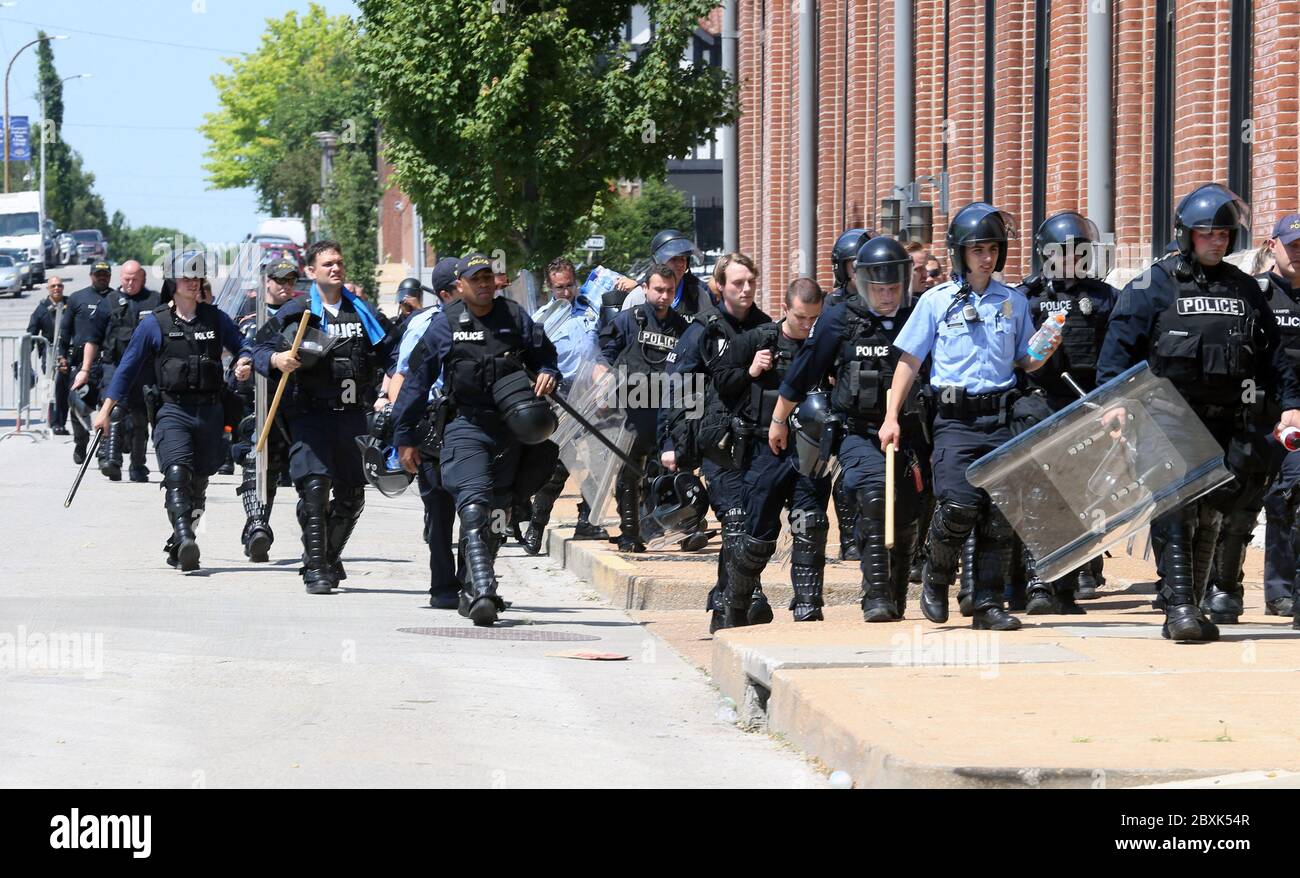 St louis police headquarters building hi-res stock photography and ...