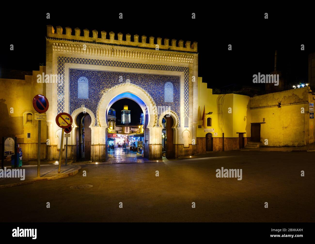 Blue gate hi-res stock photography and images - Alamy