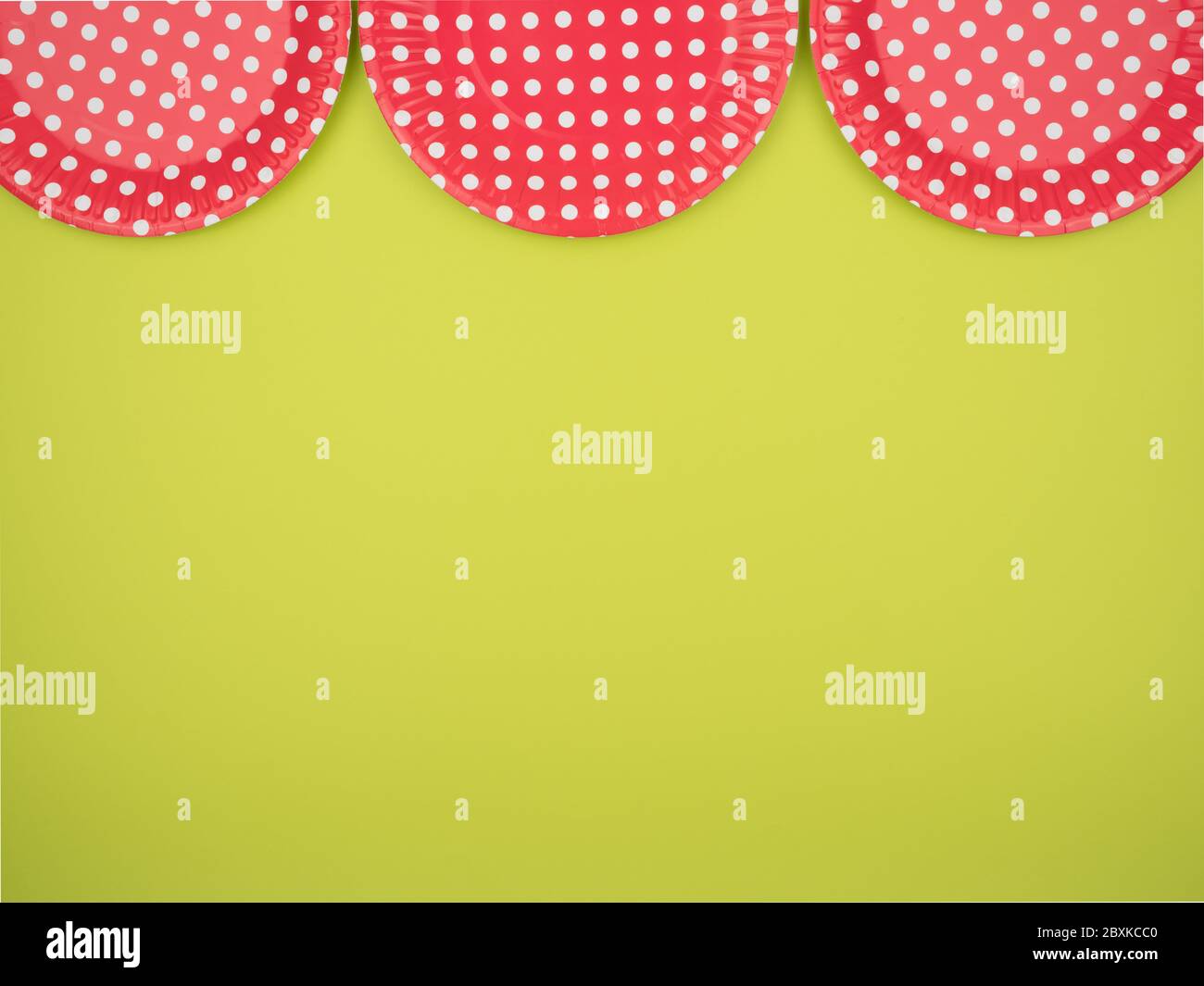 Set paper disposable plates hi-res stock photography and images - Alamy