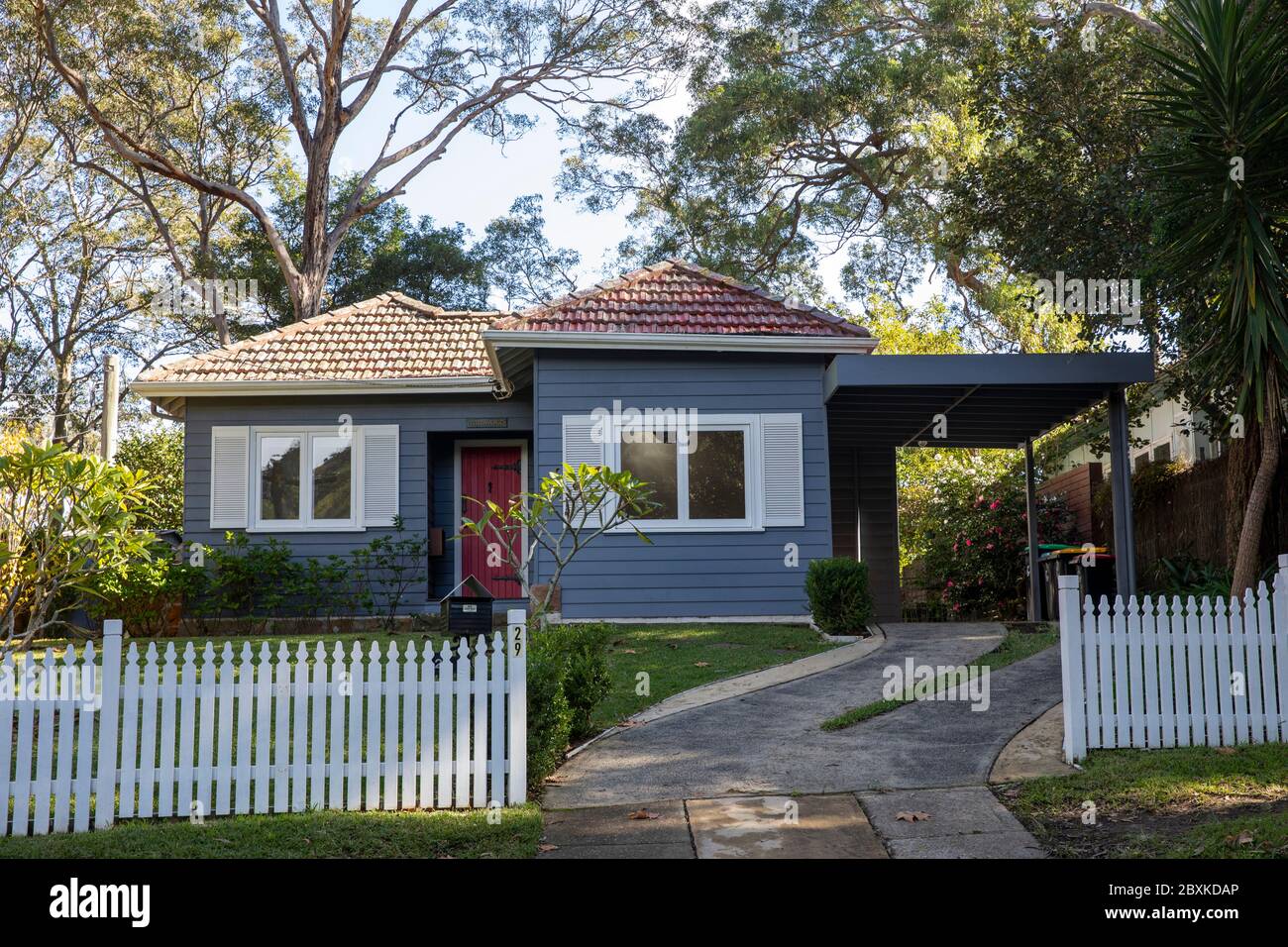Sydney cottage home in the coastal suburb of AVALON Beach in NSW ...