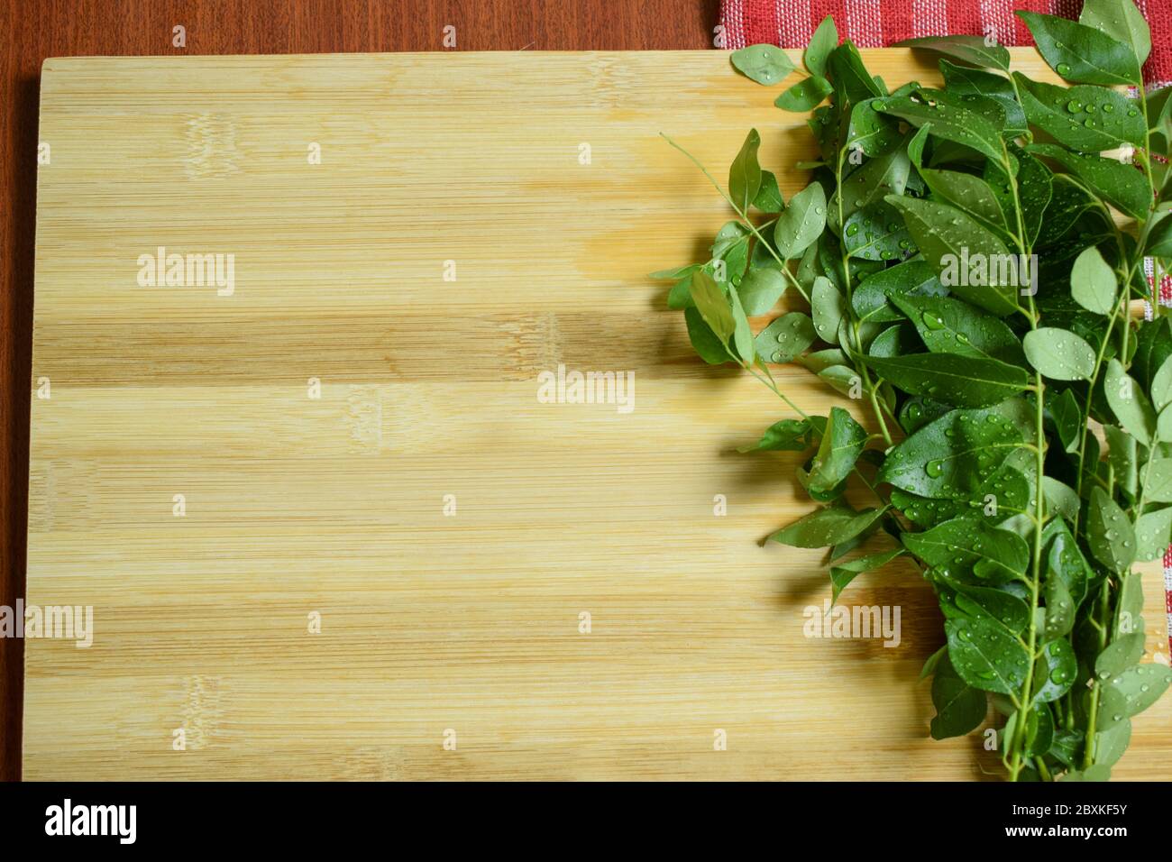 Green curry leaves hi-res stock photography and images - Alamy