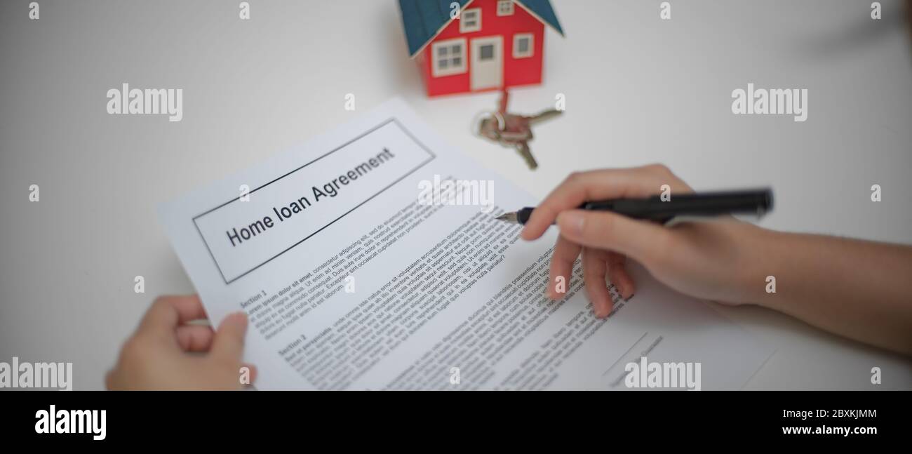 Reading house rent agreement hi-res stock photography and images - Alamy