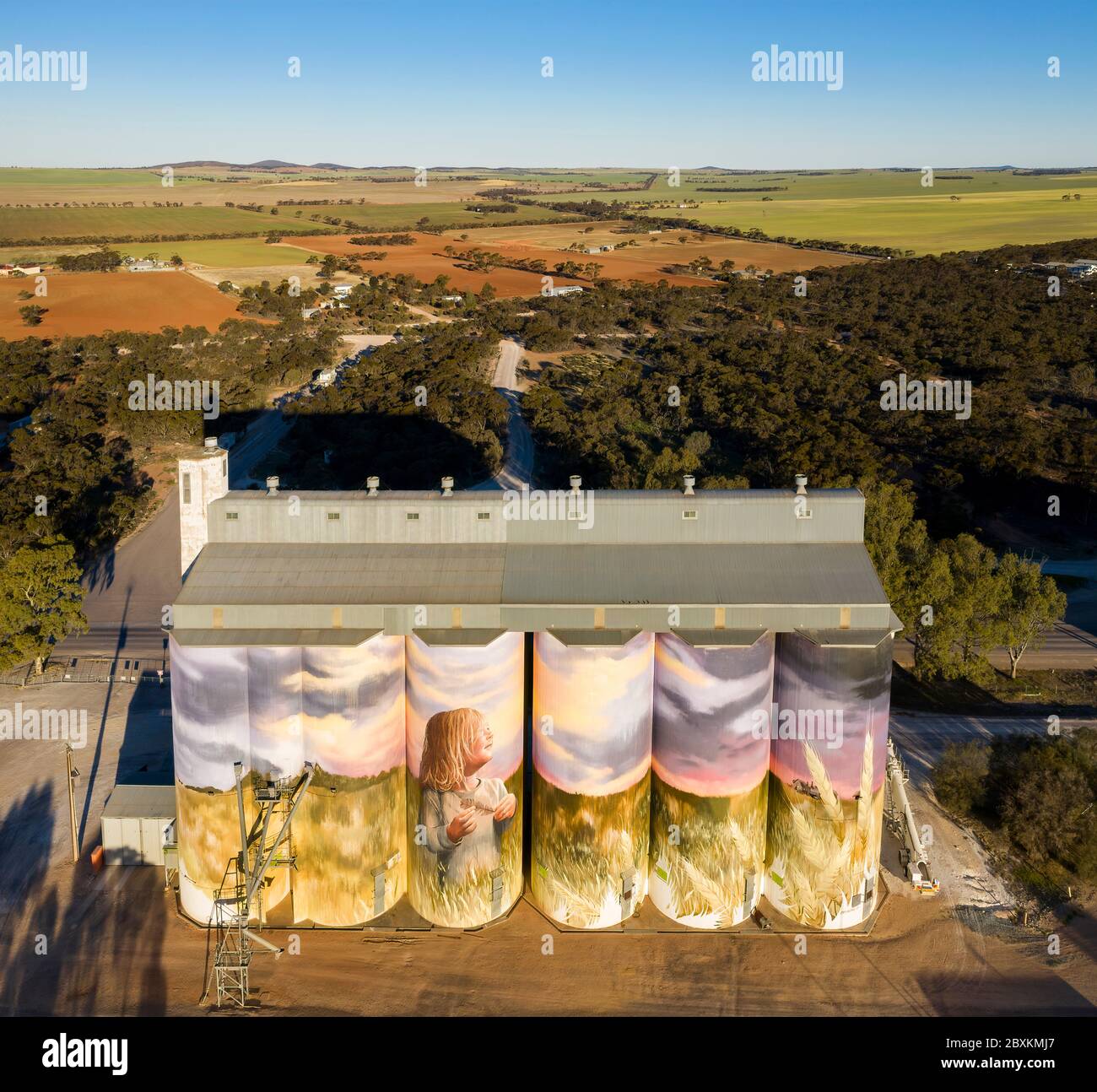 Kimba South Australia September 13th 2019 : Silo art in the small town ...
