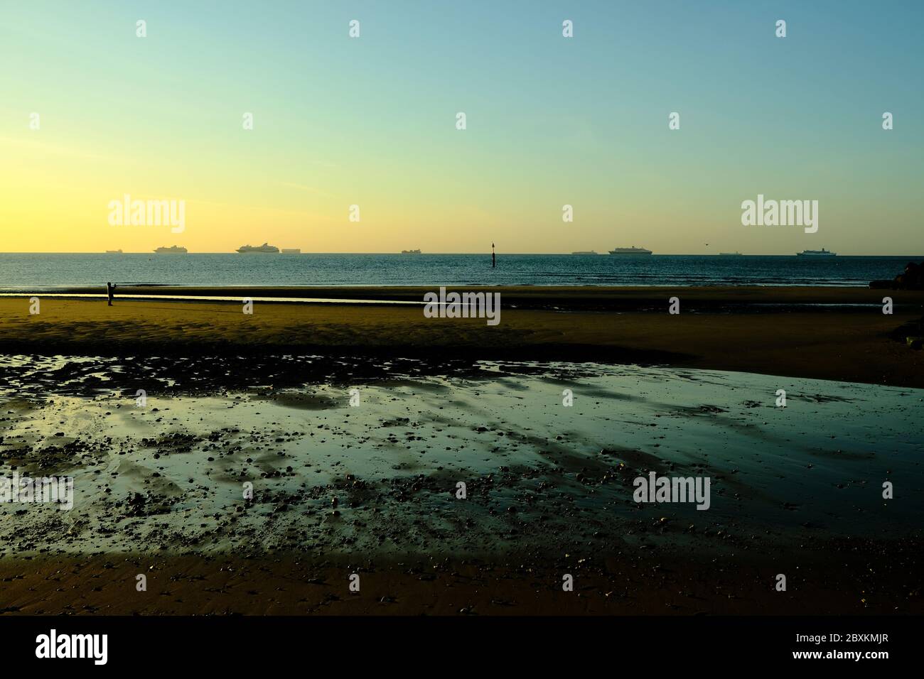 Shanklin small hope beach hi-res stock photography and images - Alamy
