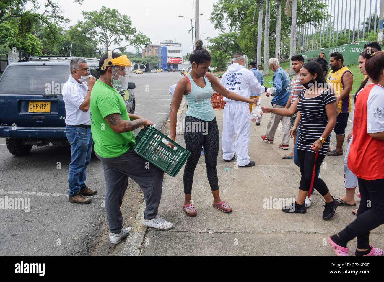 Homeless food line hi-res stock photography and images - Alamy