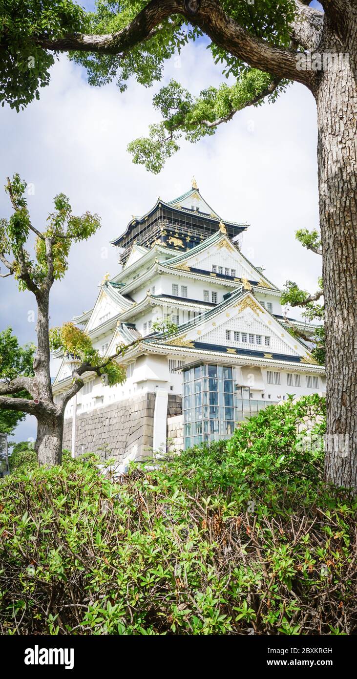 Osaka Castle, Osaka's main tourist destination Stock Photo - Alamy