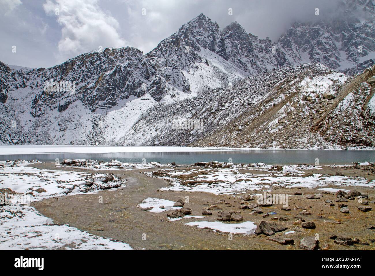 Gokyo lakes trek hi-res stock photography and images - Alamy
