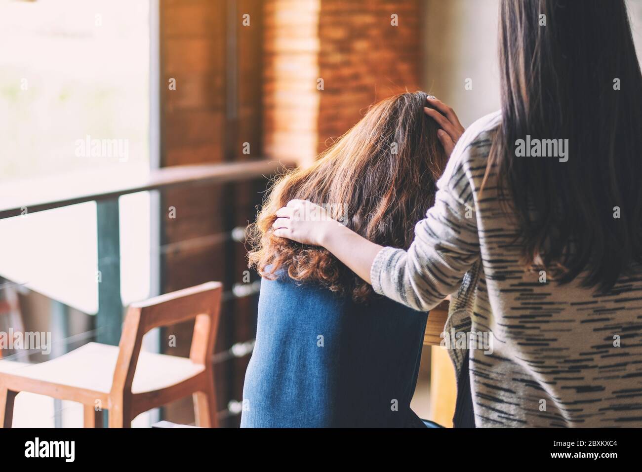Friend comforting crying woman hi-res stock photography and images - Alamy