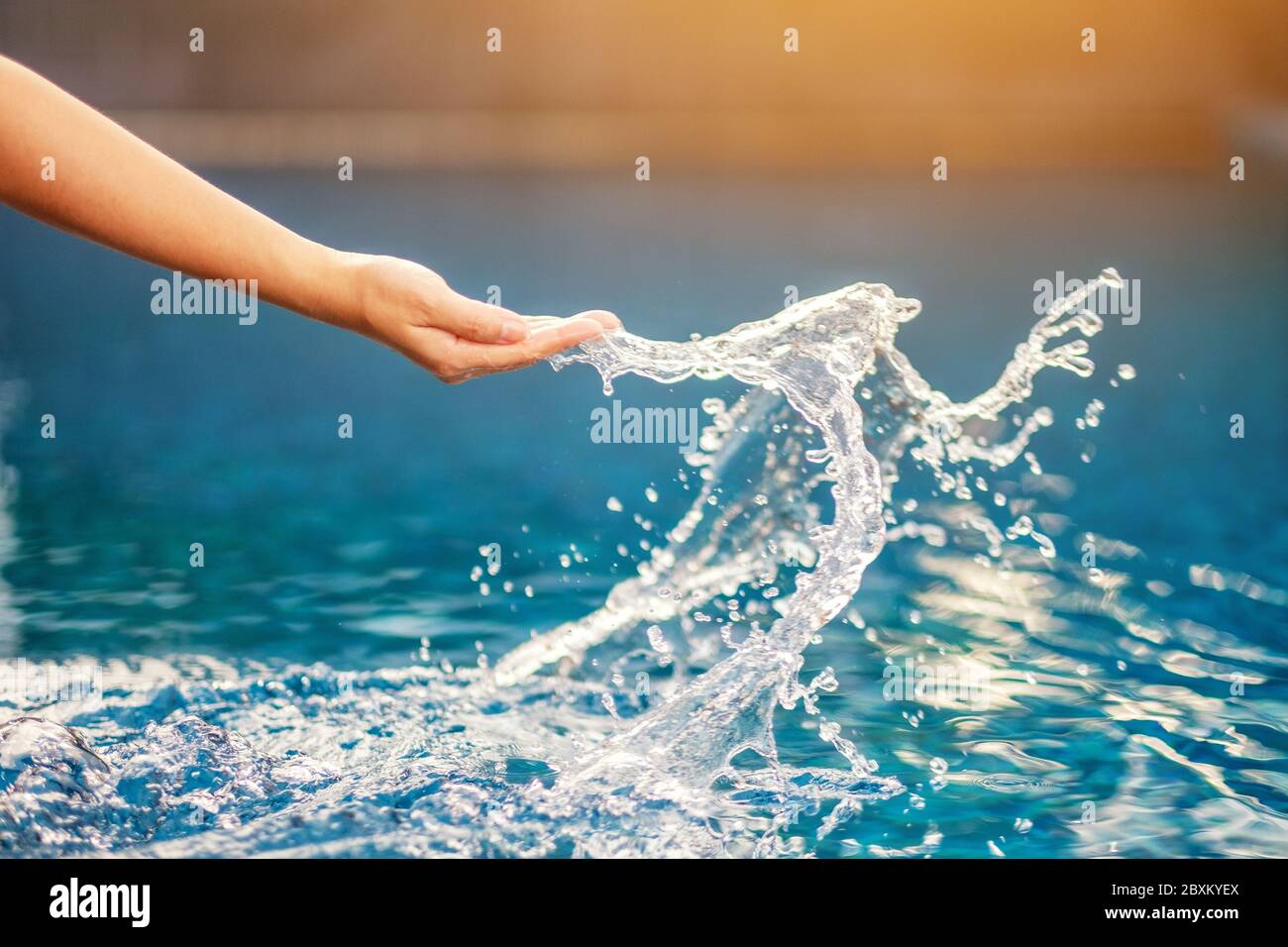 Water is splashing hi-res stock photography and images - Alamy