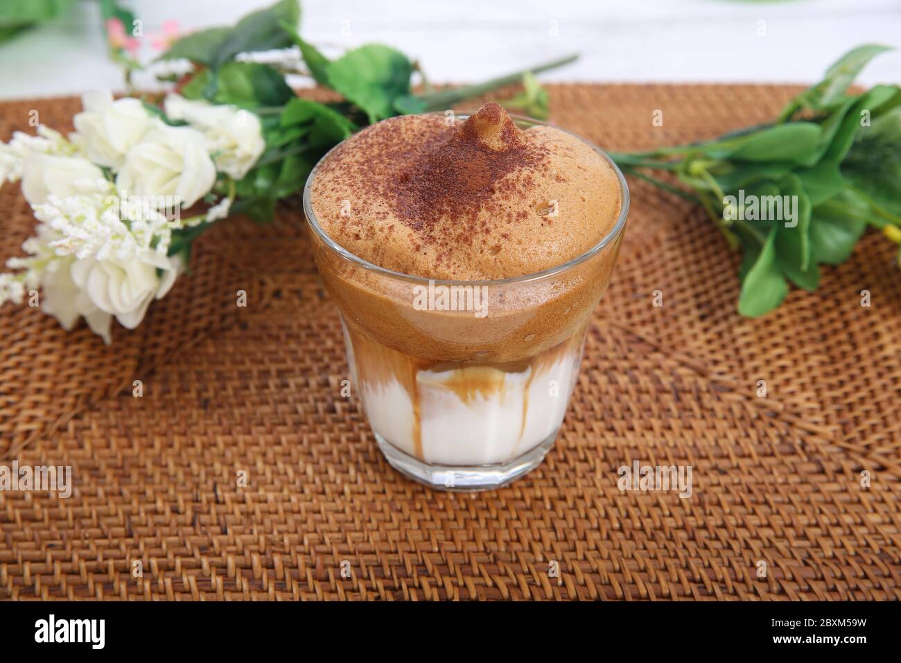 Dalgona korea cafe hi-res stock photography and images - Alamy